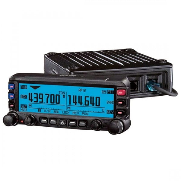 Радиооборудование в фирменном магазине Yaesu